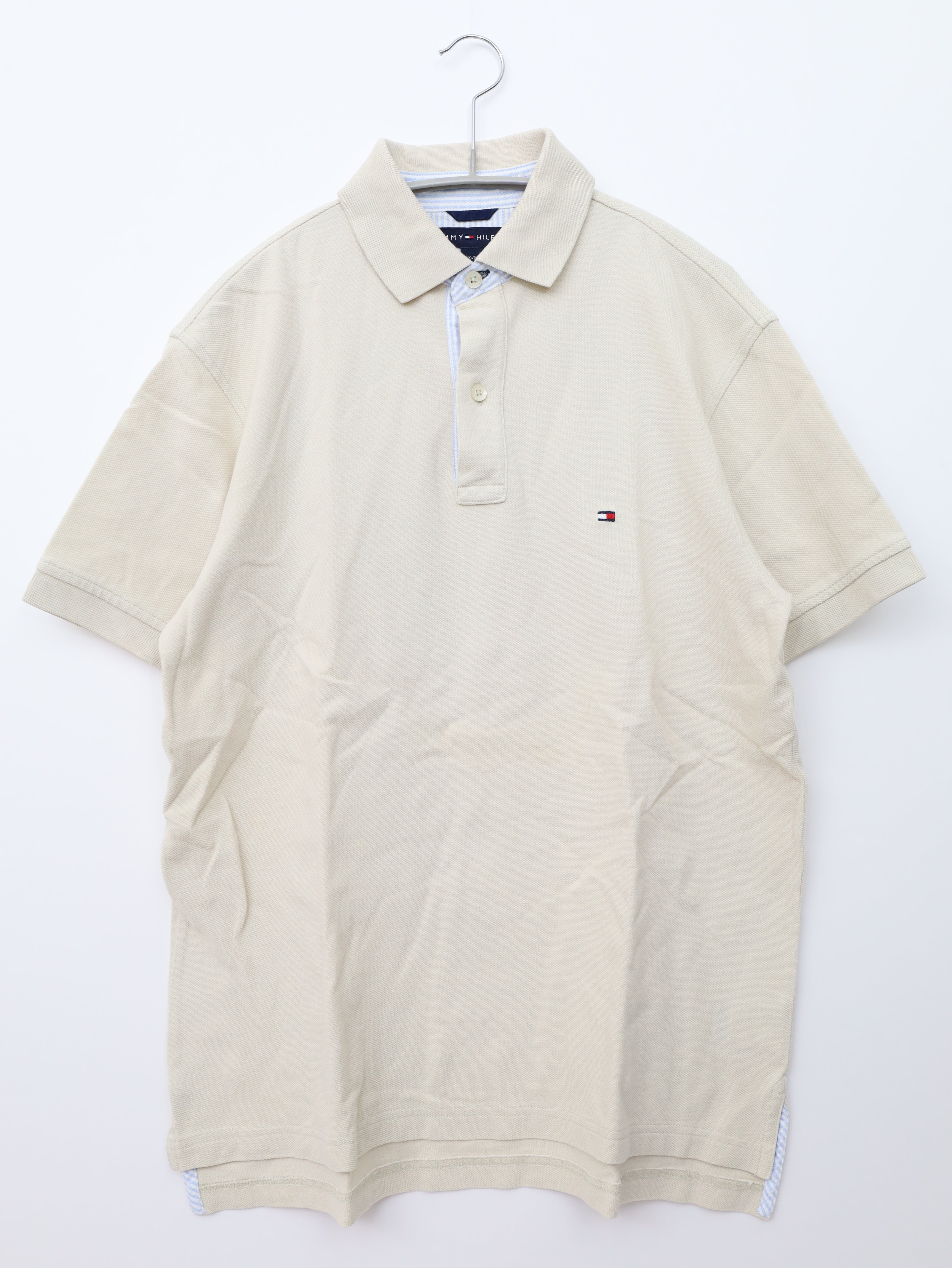 【TOMMY HILFIGER/トミーヒルフィガー】その他のトップス XS トミーフィルガーのポロシャツ、ベージュカラーです。サイズはメンズMサイズで衣装で使用しただけな...【古着/USED ...