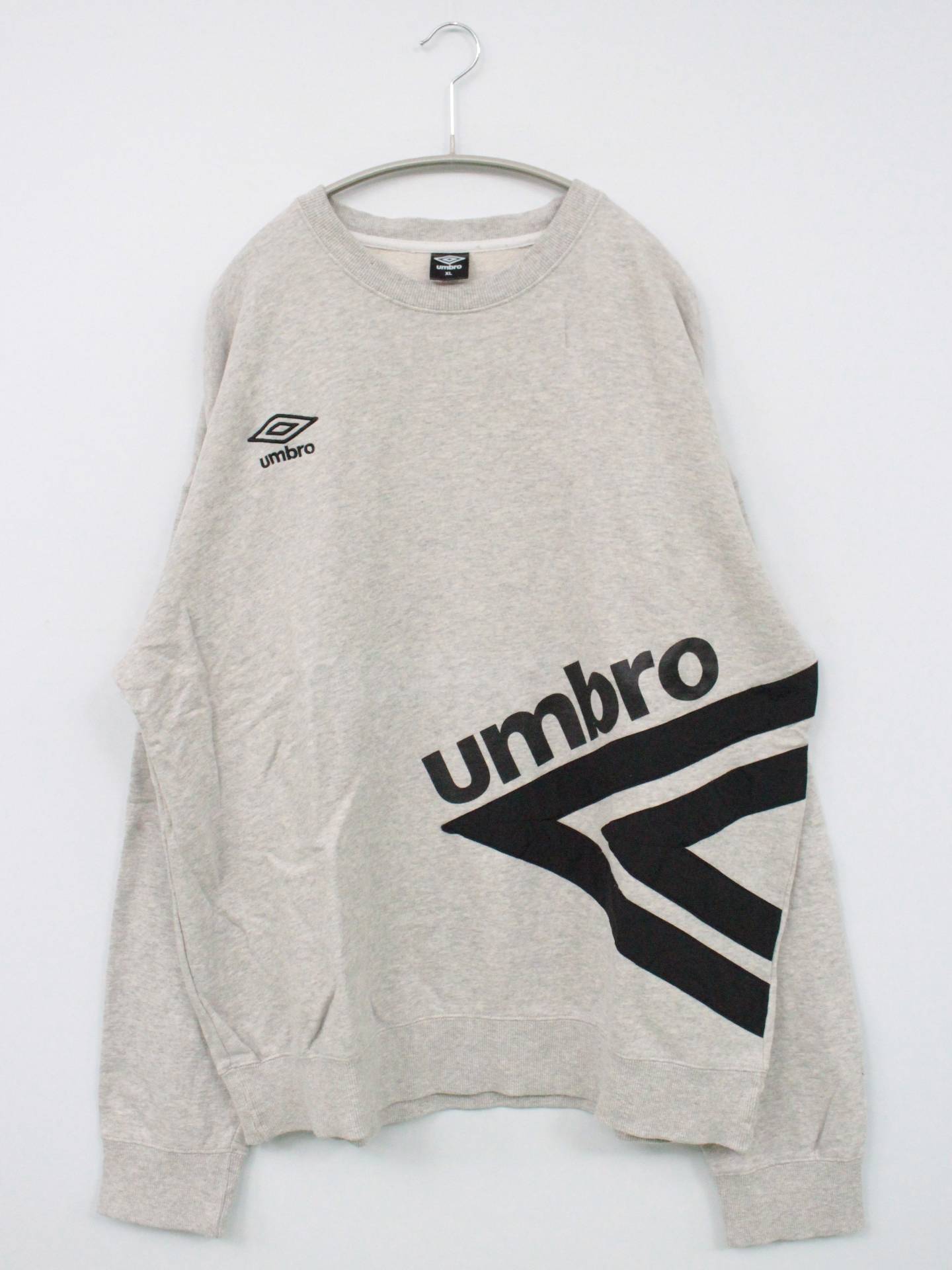 【UMBRO/アンブロ】スウェット XL 流行りのUMBROで可愛いです！【古着/USED/中古品】 - digdig（ディグディグ） - A79608